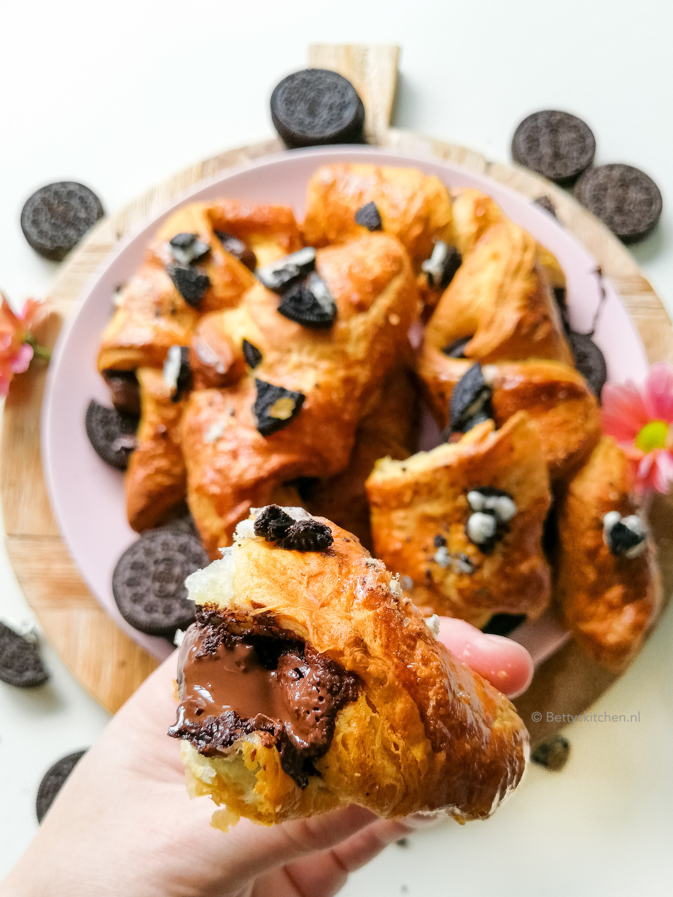 Croissants met Oreo's en chocolade | Recept | Betty's Kitchen Ontbijt