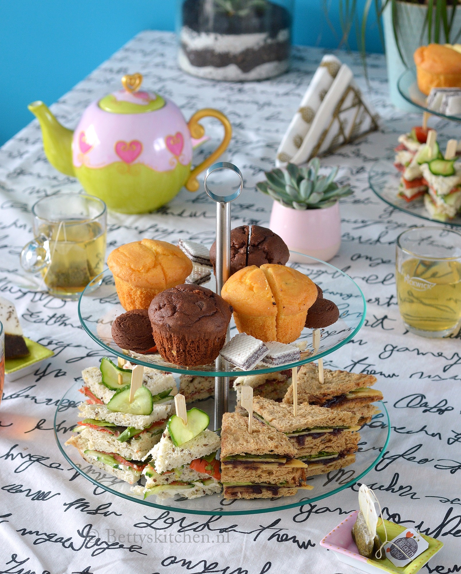 High Tea Sandwiches met vlees, zalm en kaas (Glutenvrij) | Recept | Betty