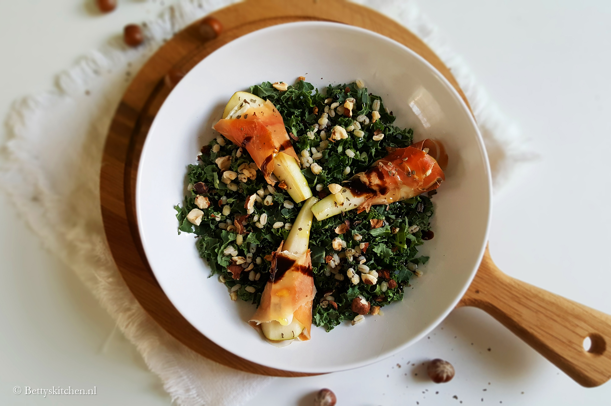 Boerenkool Salade met peer, ham en gorgonzola | Recept | Betty's Kitchen