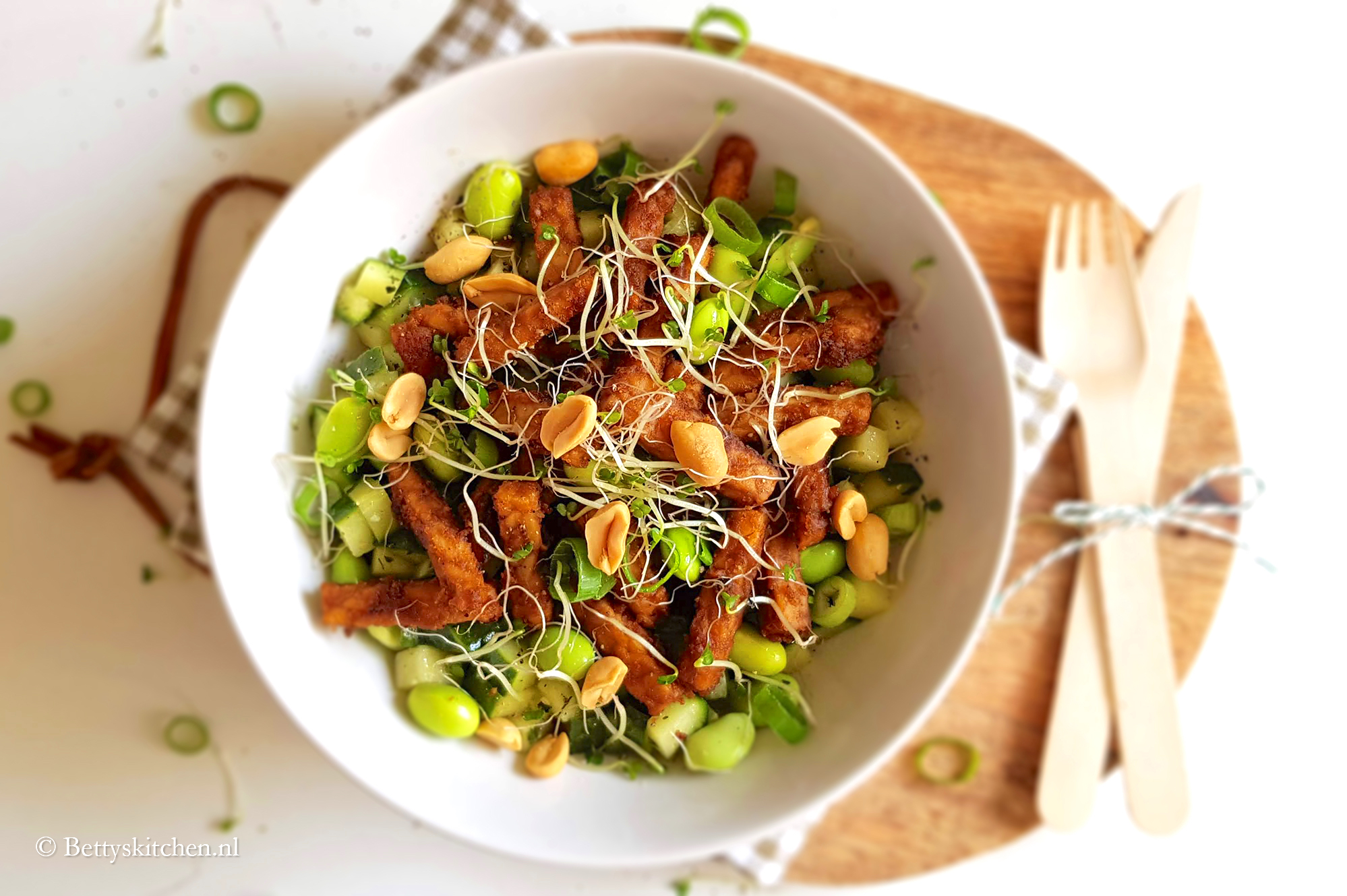 Pinda Tempeh Salade | Vegan Recept | Betty's Kitchen Foodblog