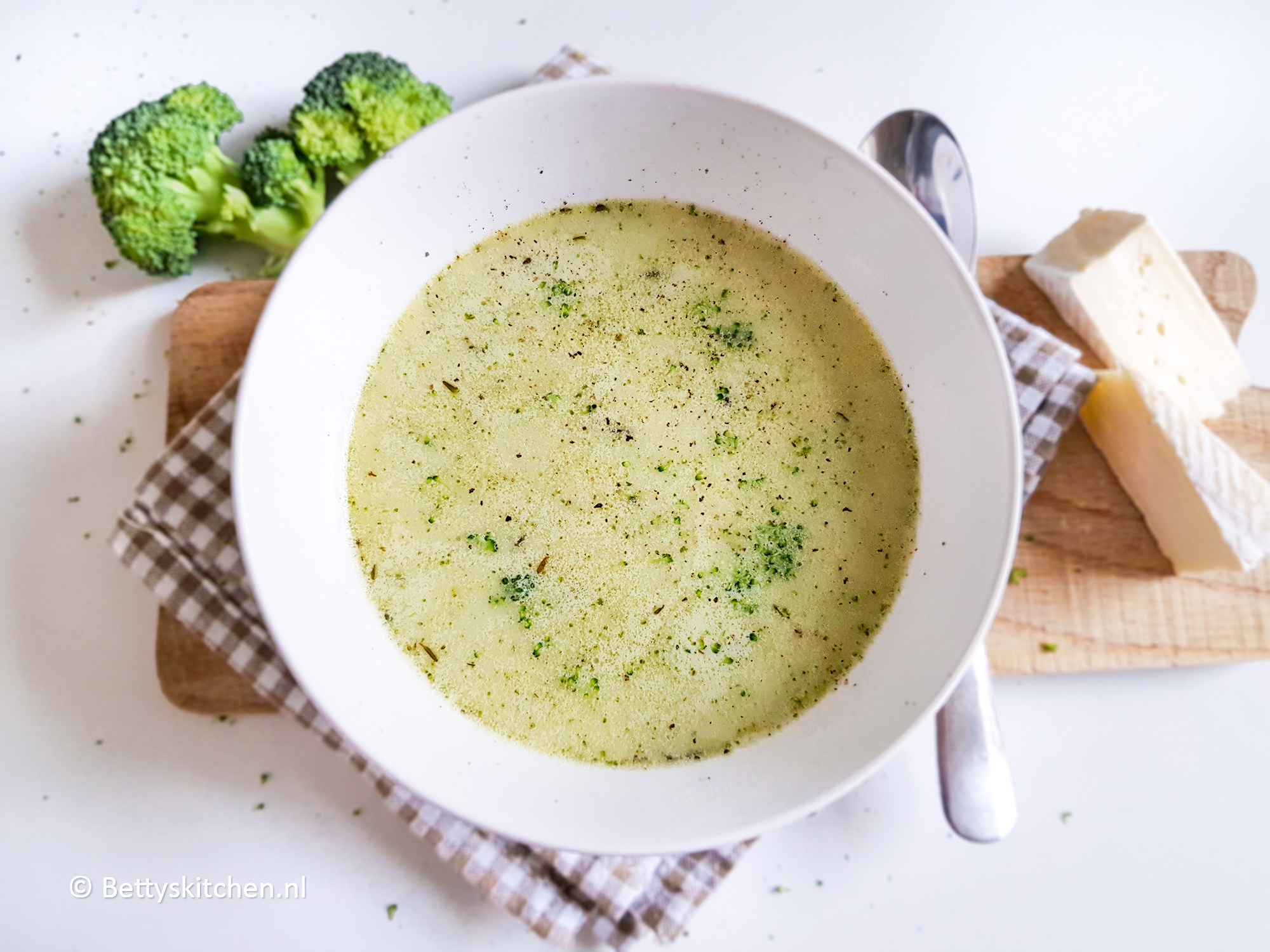 Broccoli soep met brie - groentesoep | Recept | Betty's Kitchen