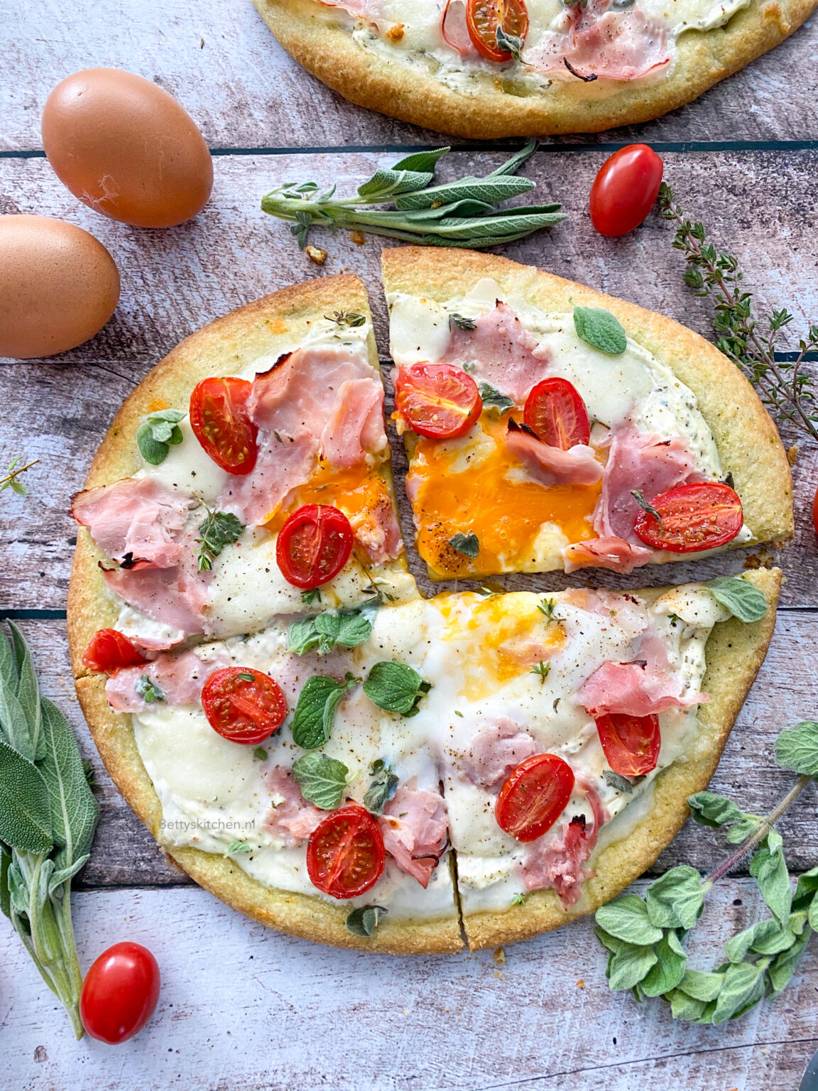 Onbijtpizza met ei maken | Recept | Betty's Kitchen