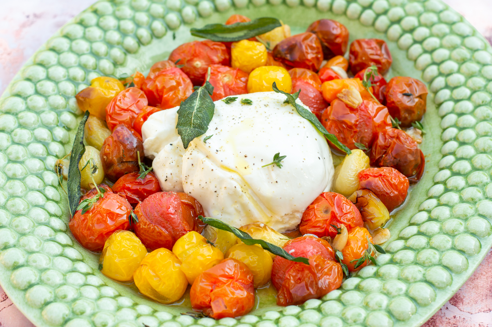 Burrata Caprese - geroosterde tomaten met kaas | Recept | Betty's Kitchen