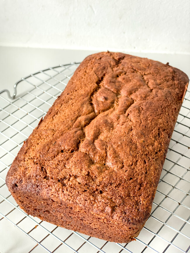 Dadelcake met pecannoten en karamel | Recept | Betty's Kitchen