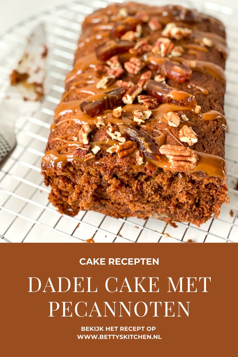 Dadelcake met pecannoten en karamel | Recept | Betty's Kitchen
