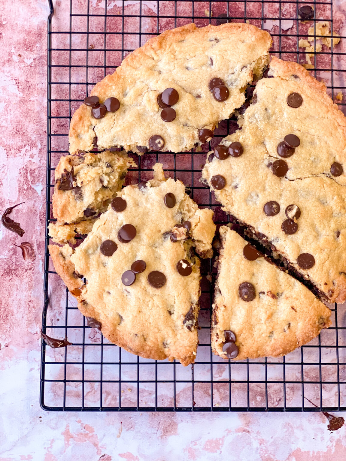 Mega Chocolate Chip Cookie (video) | Recept | Betty's Kitchen