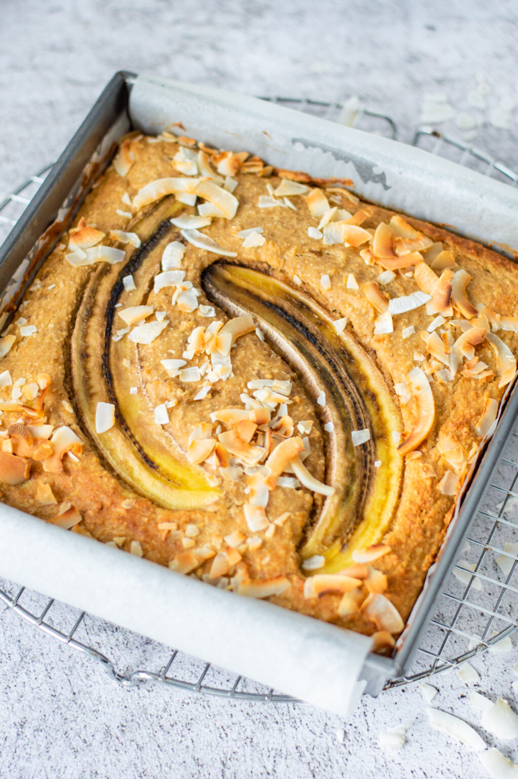 Bananencake met pindakaas en kokos | Recept | Betty's Kitchen