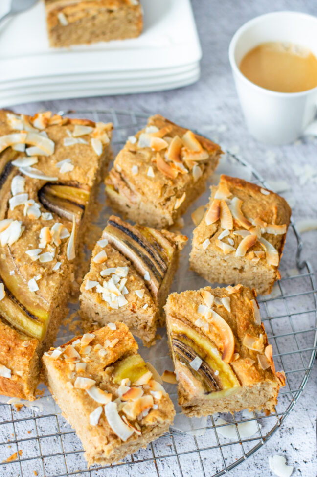 Bananencake met pindakaas en kokos | Recept | Betty's Kitchen