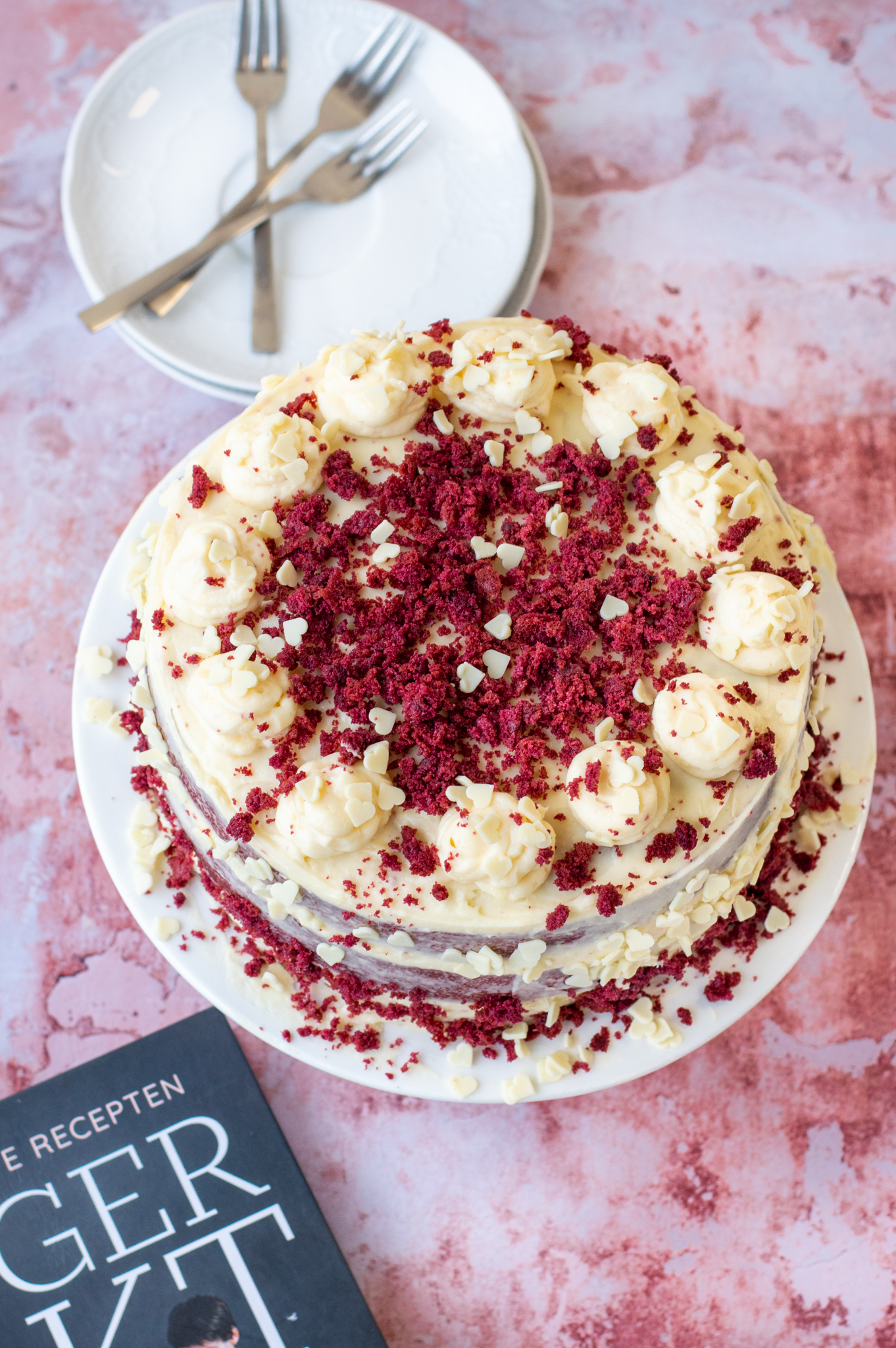 Red Velvet Taart (video) - uit Rutger Bakt met roomkaas topping ...