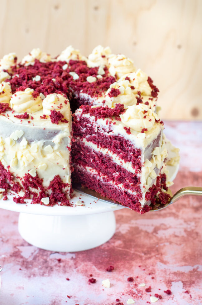 Red Velvet Taart (video) - uit Rutger Bakt met roomkaas topping ...