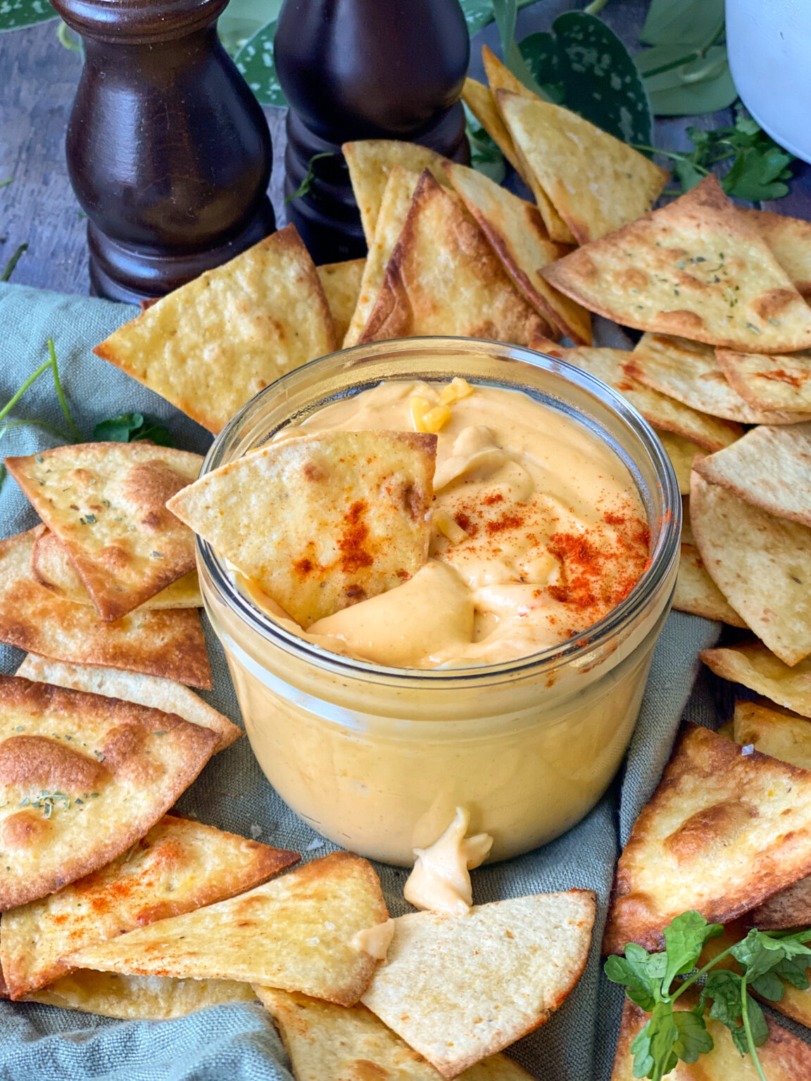 Cheddar Cheese Dip voor je tortilla chips | Recept | Betty's Kitchen