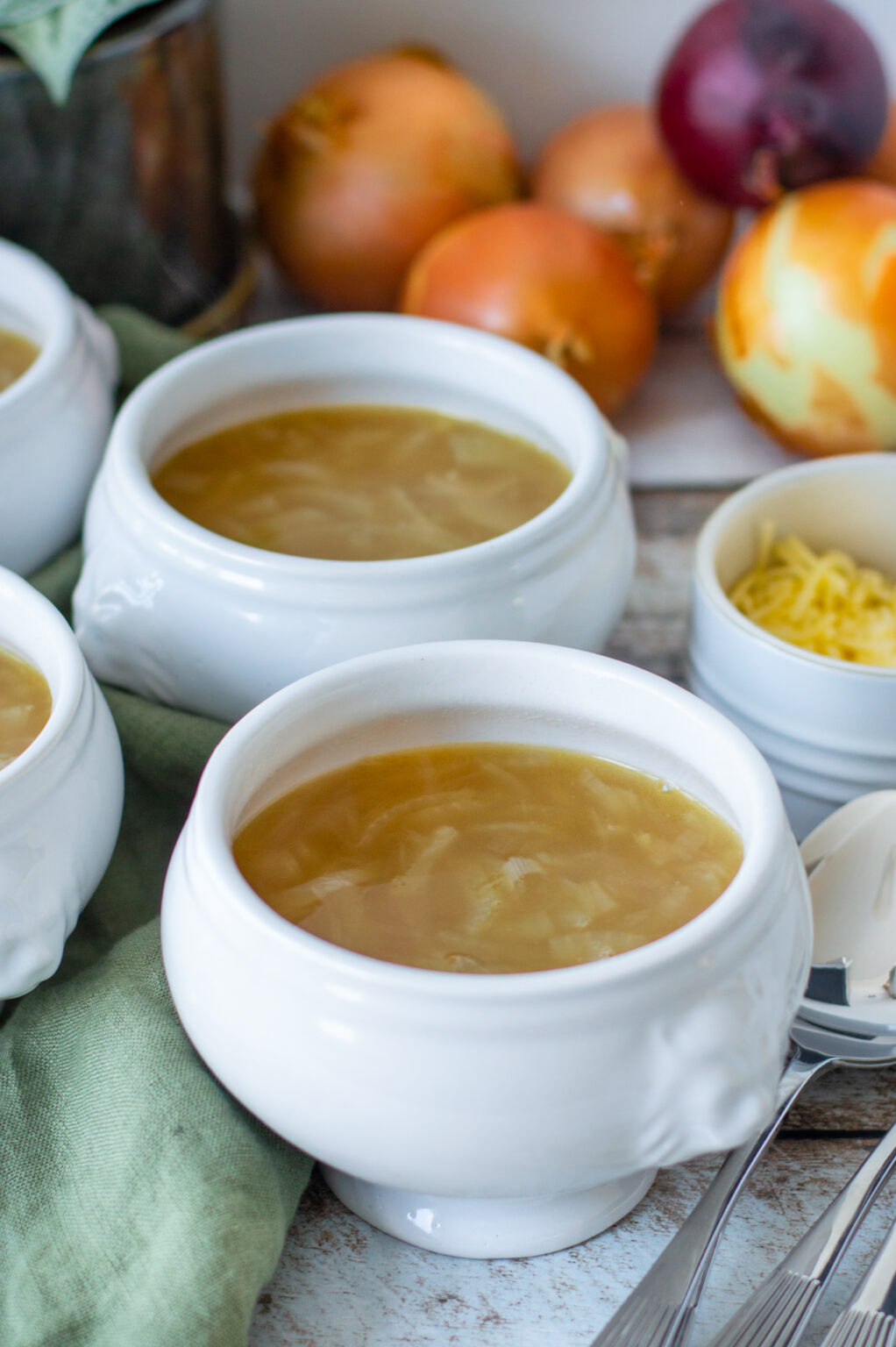 Franse uiensoep met stokbrood & gruyere kaas | Recept | Betty's Kitchen