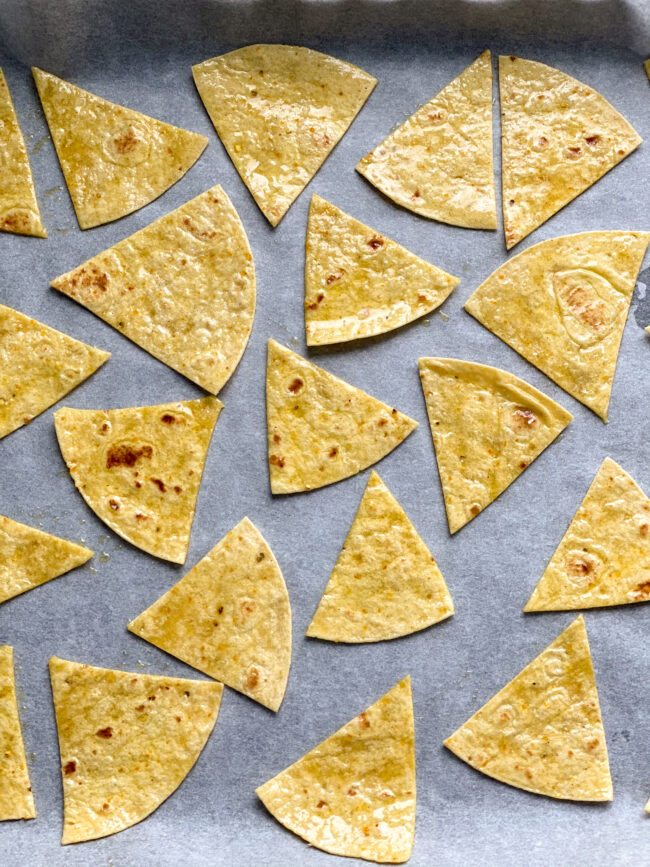 Zelf Tortilla Chips maken van tortilla wraps | Recept | Betty's Kitchen