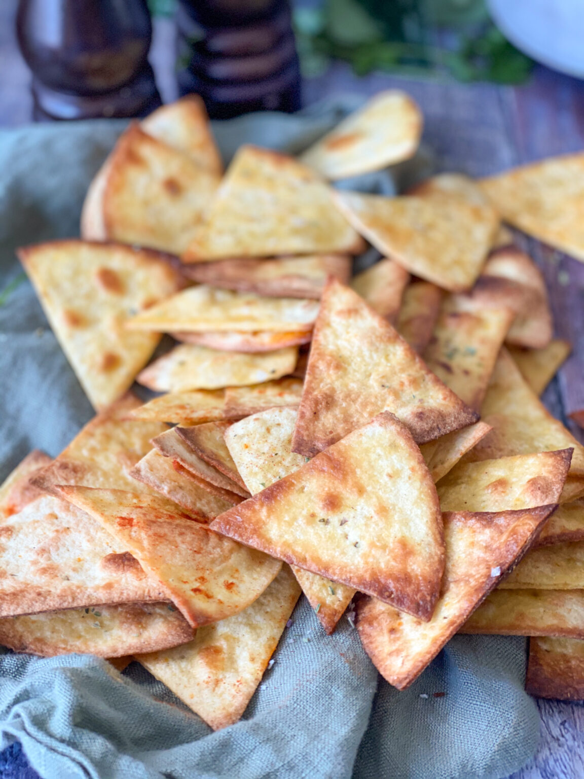 Zelf Tortilla Chips maken van tortilla wraps | Recept | Betty's Kitchen