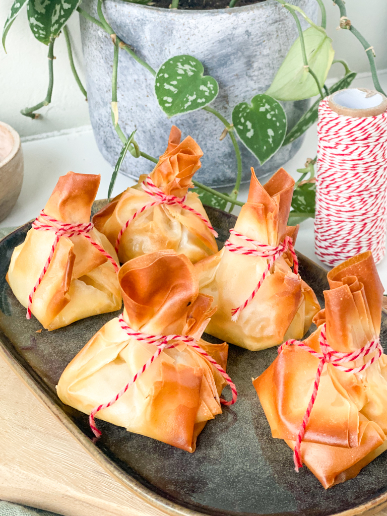 Sinterklaas kaashapjes(mini Babybel in filodeeg) | Recept | Betty's