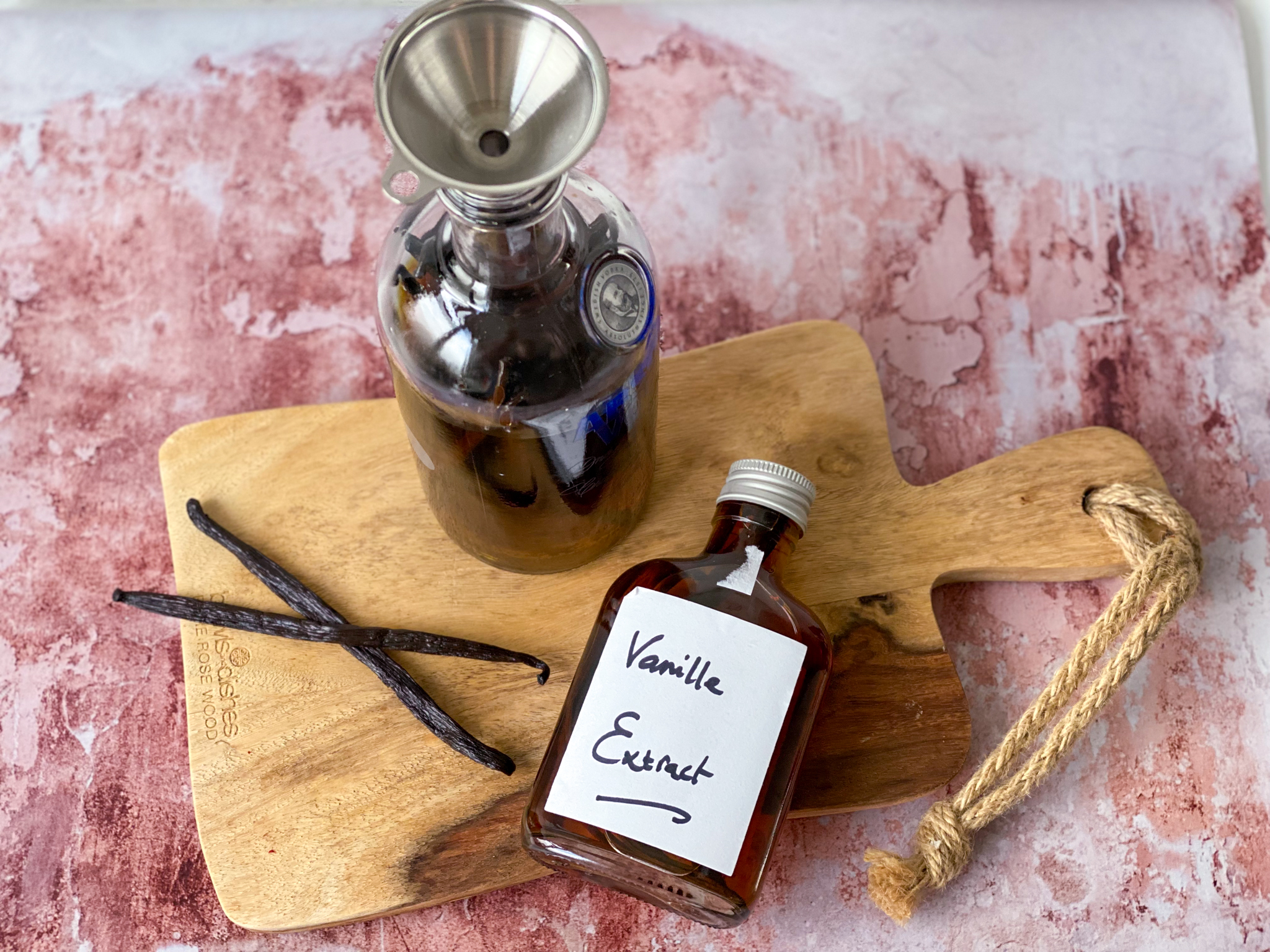 Zelf vanille extract maken | Basis recepten en How-to | Betty's Kitchen