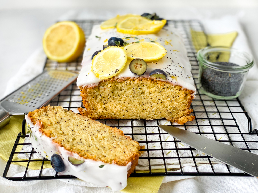 Citroen Maanzaad Cake (Lemon Poppy seed) | Recept | Betty's Kitchen