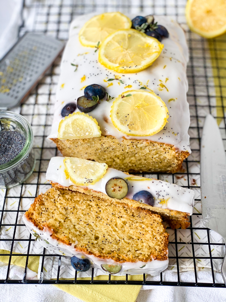 Citroen Maanzaad Cake (Lemon Poppy seed) | Recept | Betty's Kitchen