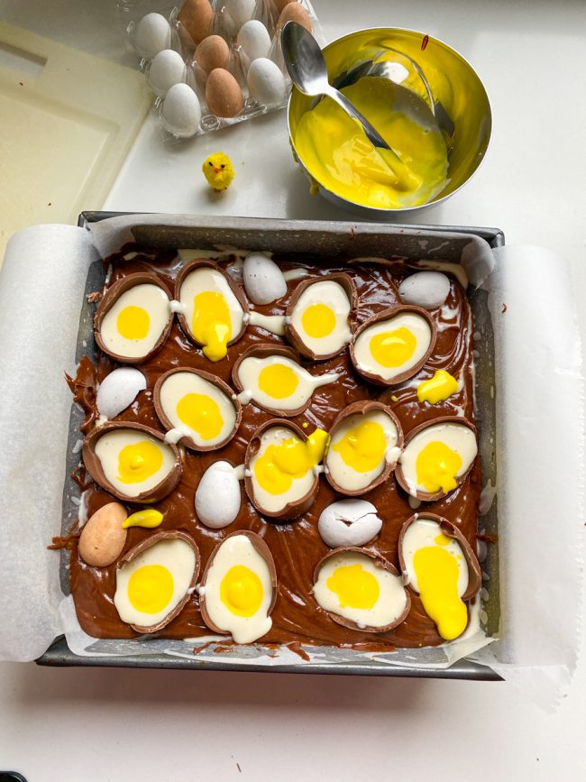 Paas Brownies met 'gevulde chocolade eieren' • Betty's Kitchen