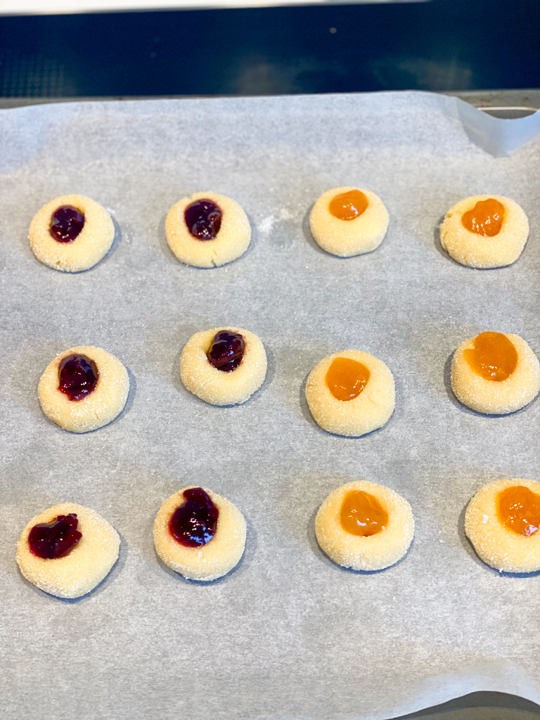 Jam Koekjes (Thumbprint cookies) | Recept | Betty's Kitchen