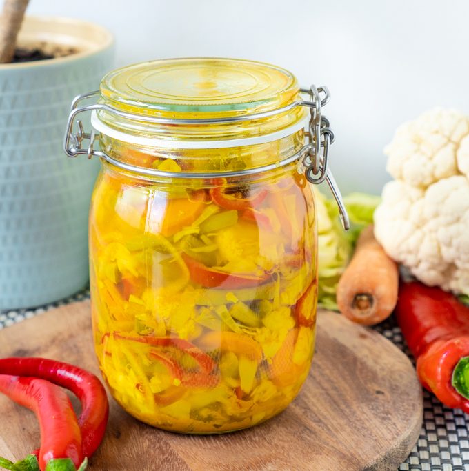 Zoetzuur van gemengde groenten (Atjar tjampoer) | Recept | Betty's Kitche