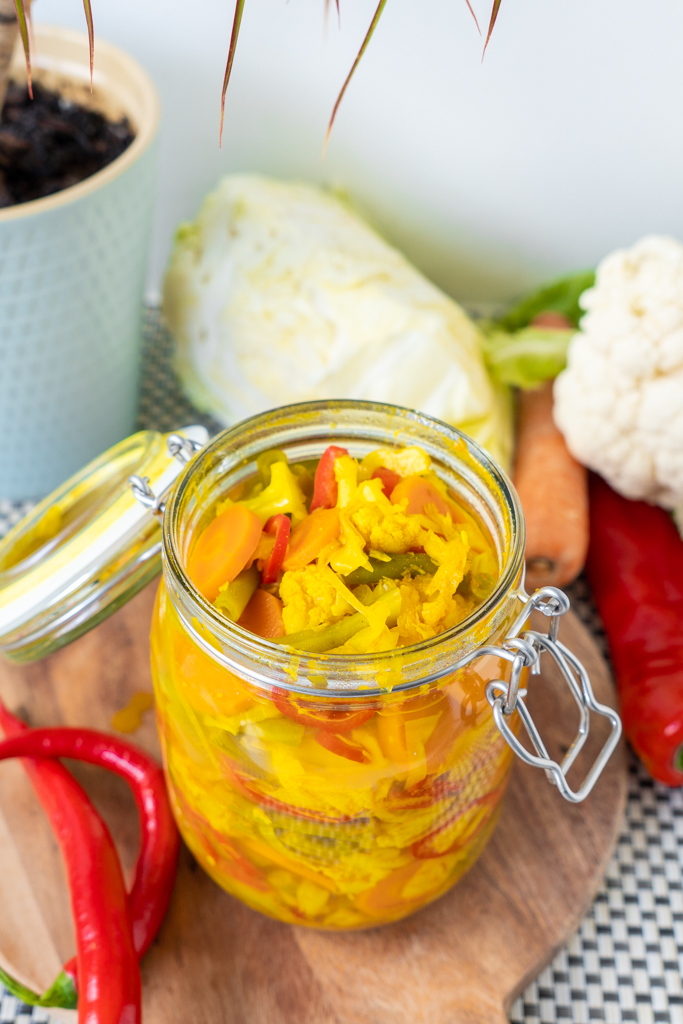 Zoetzuur van gemengde groenten (Atjar tjampoer) | Recept | Betty's Kitche