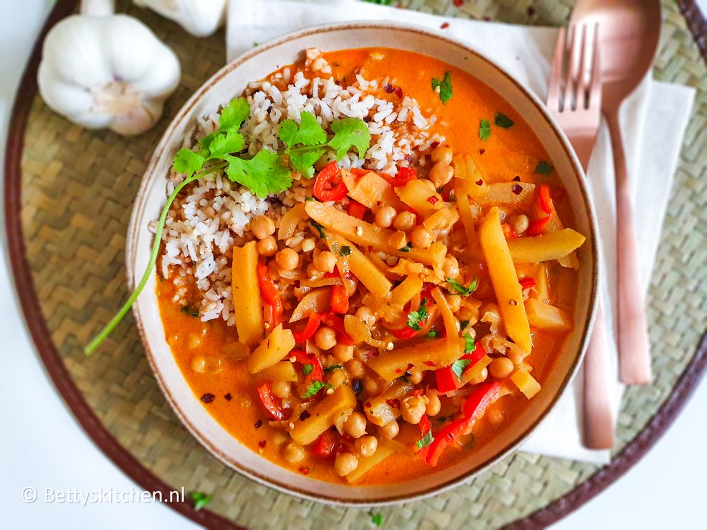 Gele curry met paprika en koolraap | Recept | Betty's Kitchen