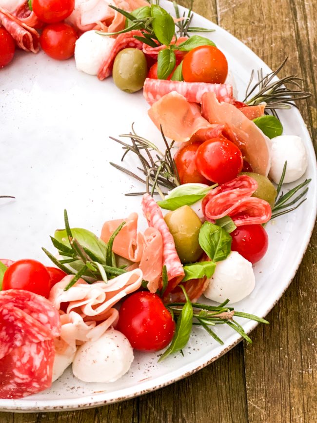 Kerstkrans van tomaat en mozzarella | Recept | Betty's Kitchen