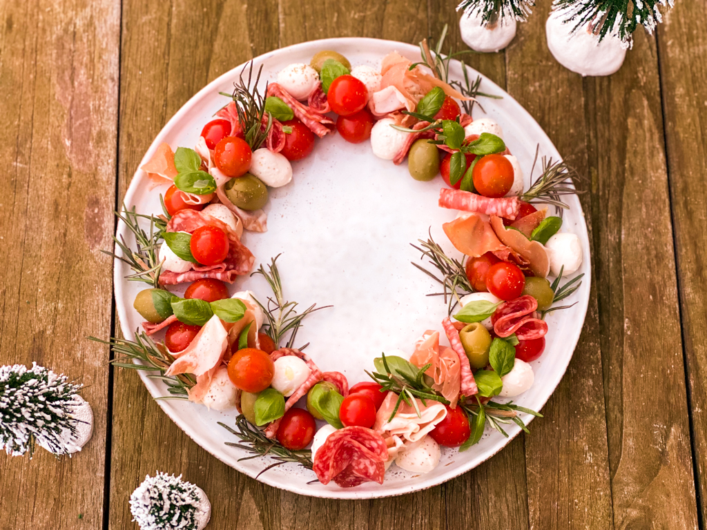 Kerstkrans van tomaat en mozzarella | Recept | Betty's Kitchen