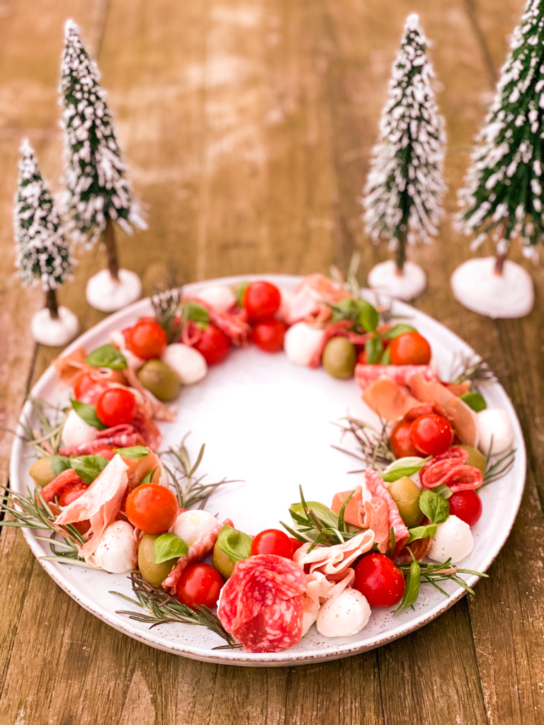 Kerstkrans van tomaat en mozzarella | Recept | Betty's Kitchen