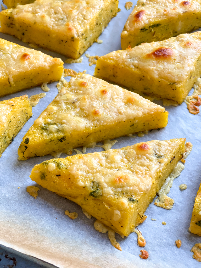 Gebakken Polenta driehoekjes (met kaas) | Recept | Betty's Kitchen