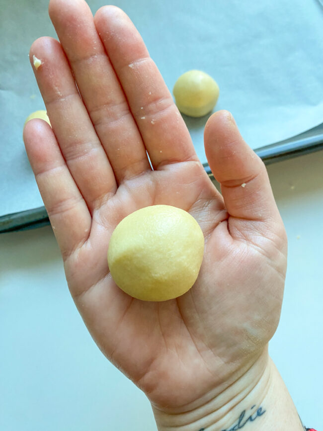 Ghee Cookies (Ghorayeba) | Recept | Betty's Kitchen