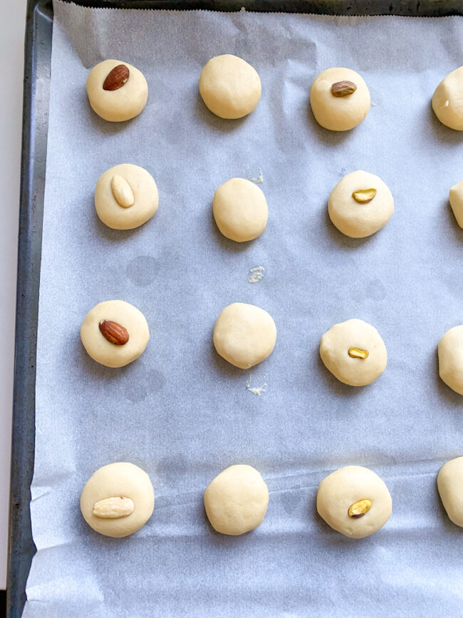 Ghee Cookies (Ghorayeba) | Recept | Betty's Kitchen