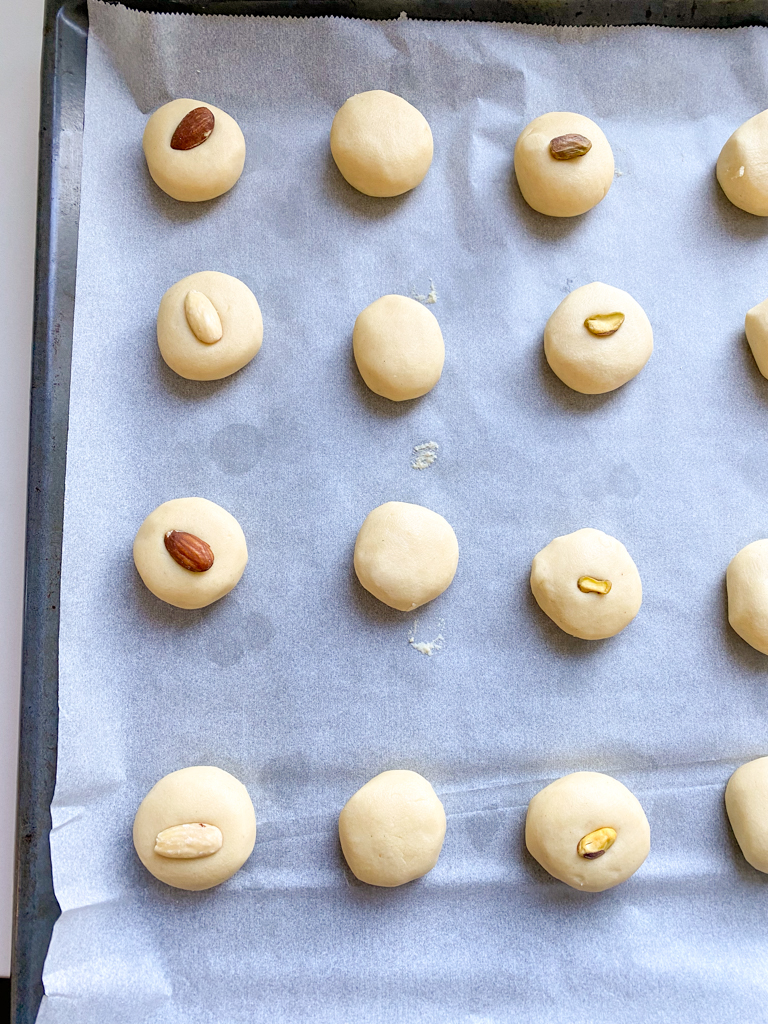 Ghee Cookies (Ghorayeba) | Recept | Betty's Kitchen