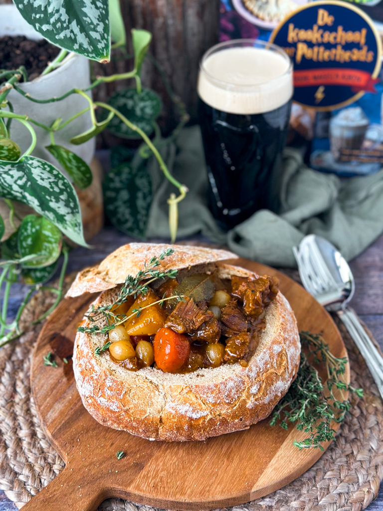Guinness Stoofpot in een broodkom | Recept | Betty Betty's Kitchen
