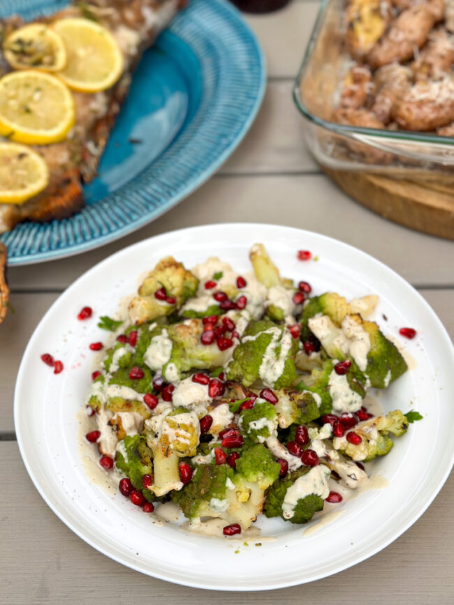 Geroosterde Romanesco met tahin en granaatappel | Recept | Betty's Kitchen