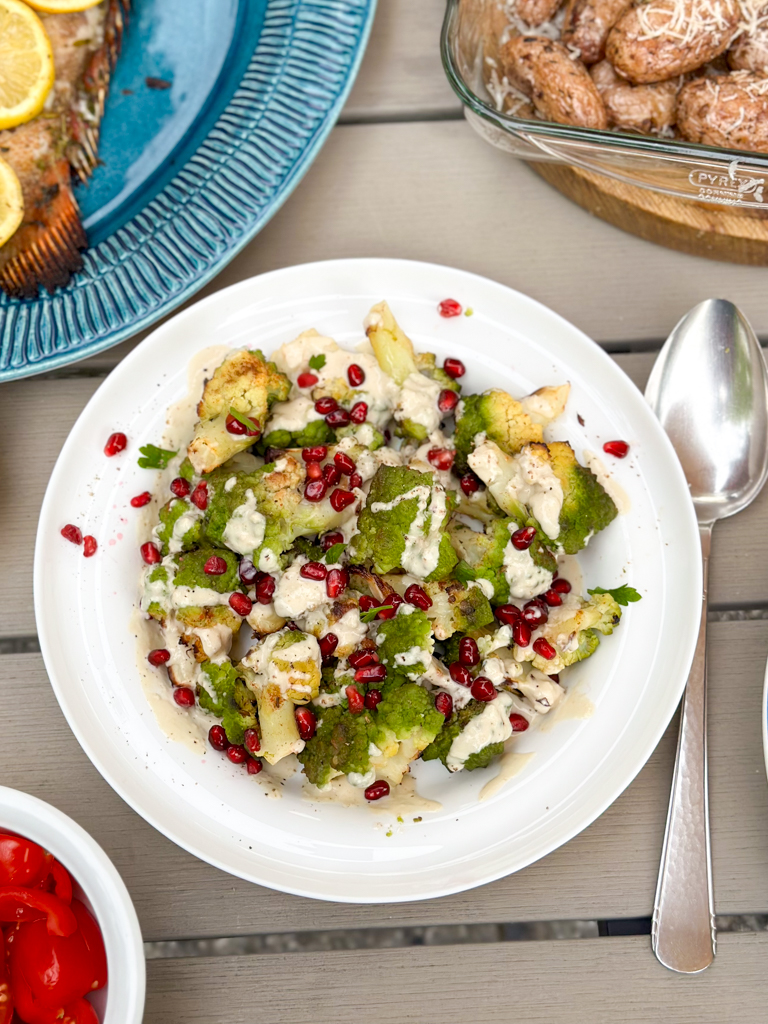 Geroosterde Romanesco met tahin en granaatappel | Recept | Betty's Kitchen
