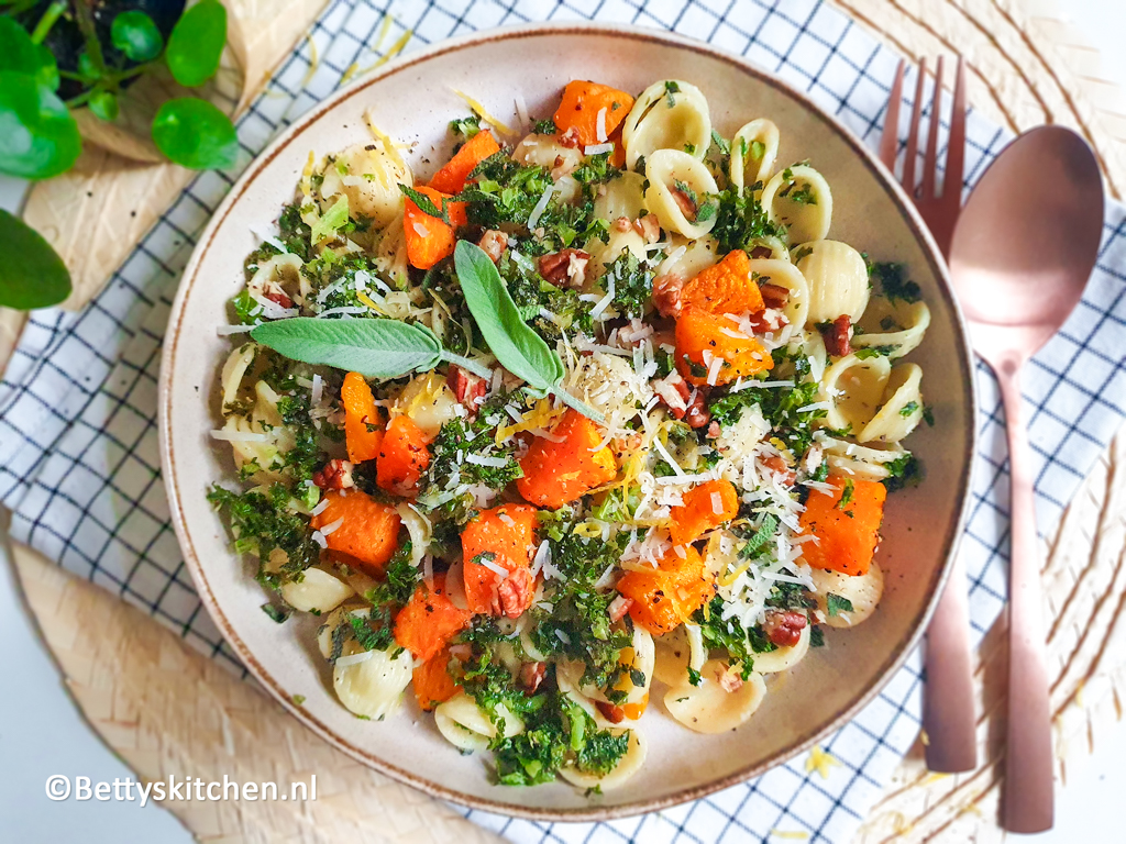 Vegetarische Pasta met pompoen en boerenkool • Betty's Kitchen