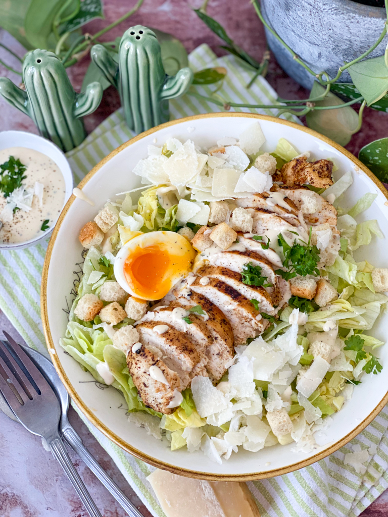 Caesar salade met gebakken kip | Recept | Betty's Kitchen