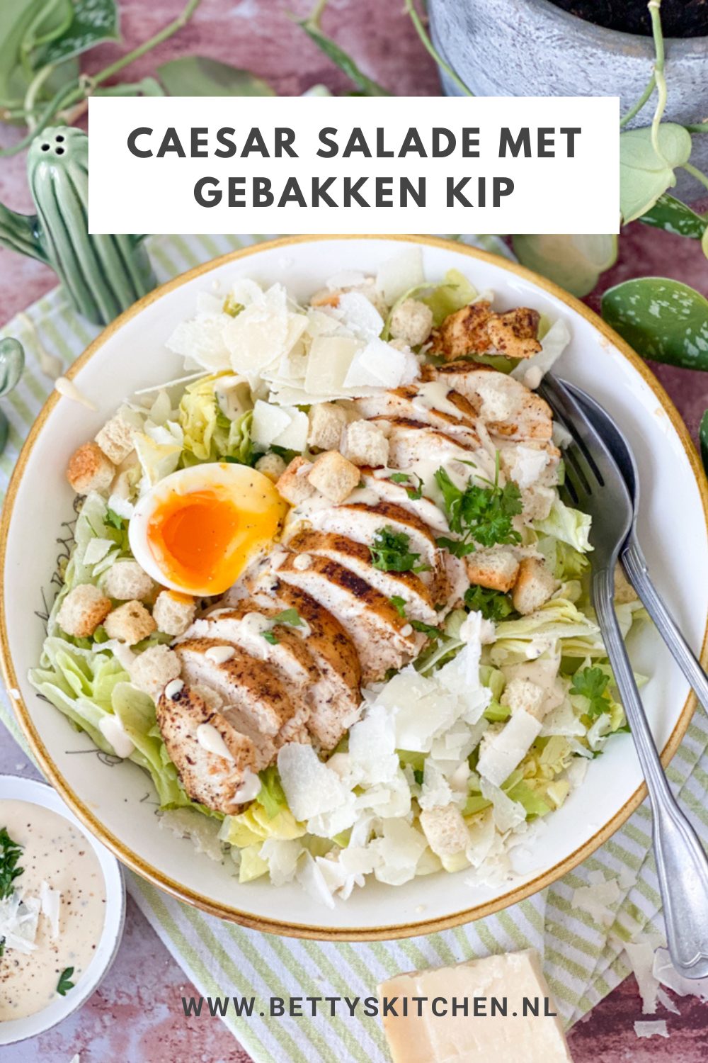 Caesar salade met gebakken kip | Recept | Betty's Kitchen