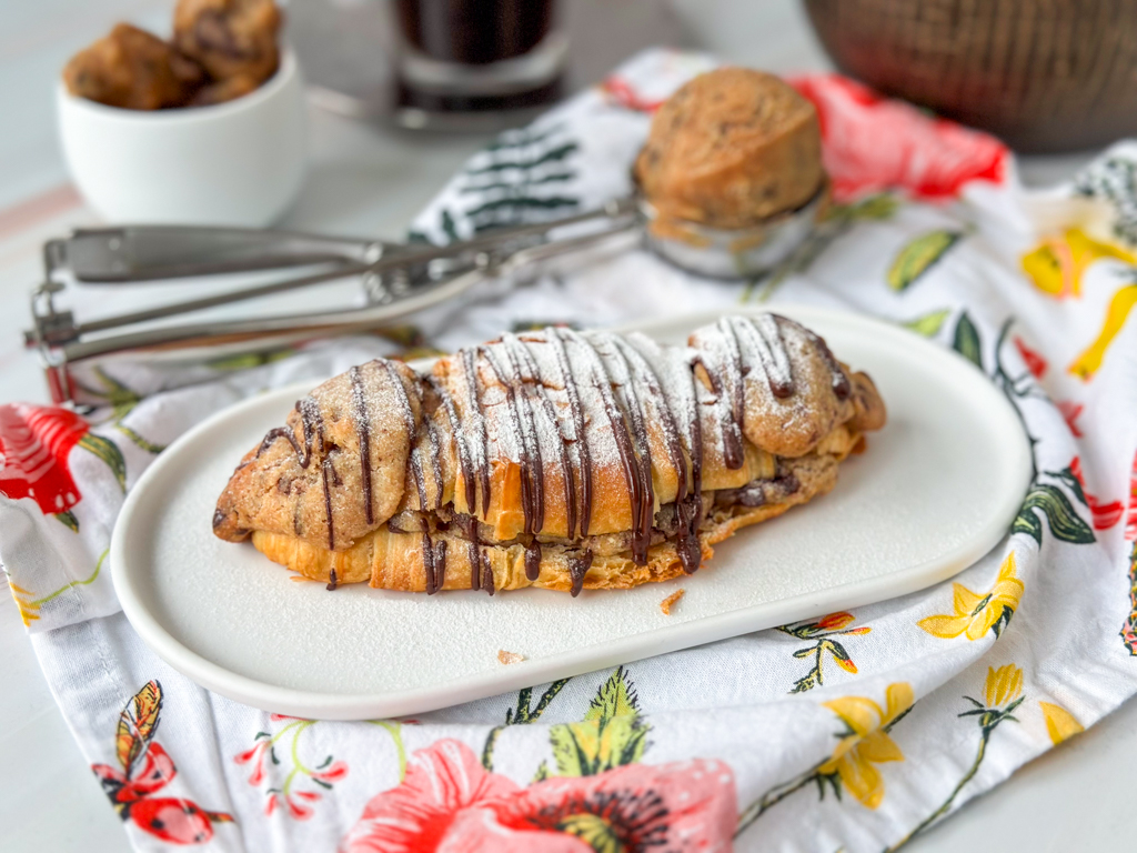 Cookie Croissant a.k.a. 'Crookie' | TikTok Viral Food | Recept | Betty ...