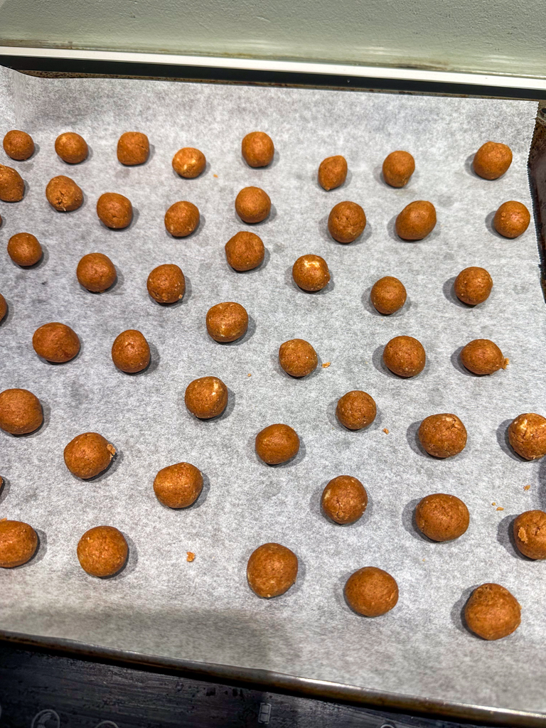 Zelf pepernoten (kruidnoten) bakken | Recept | Betty's Kitchen