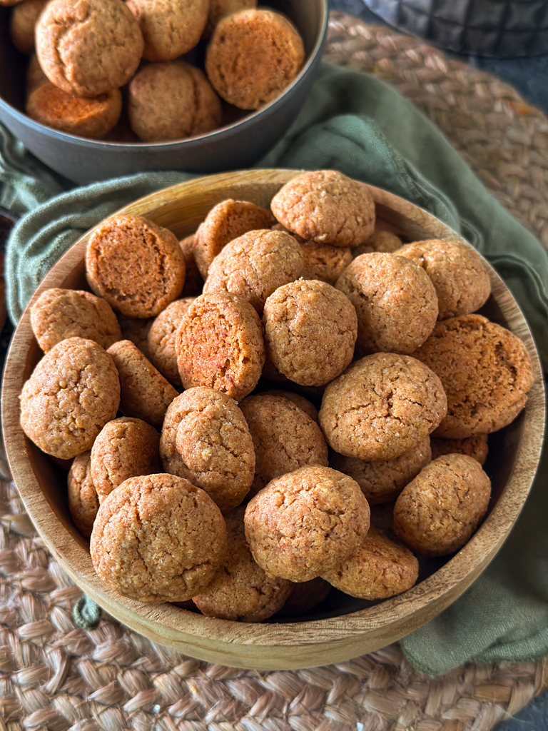 Zelf pepernoten (kruidnoten) bakken | Recept | Betty's Kitchen