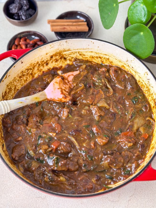 Lamsvlees met pruimensaus en amandelen | Recept |Betty's Kitchen