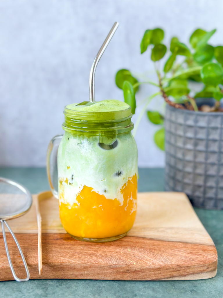 Mango Matcha Iced Latte | Recept | Betty's Kitchen