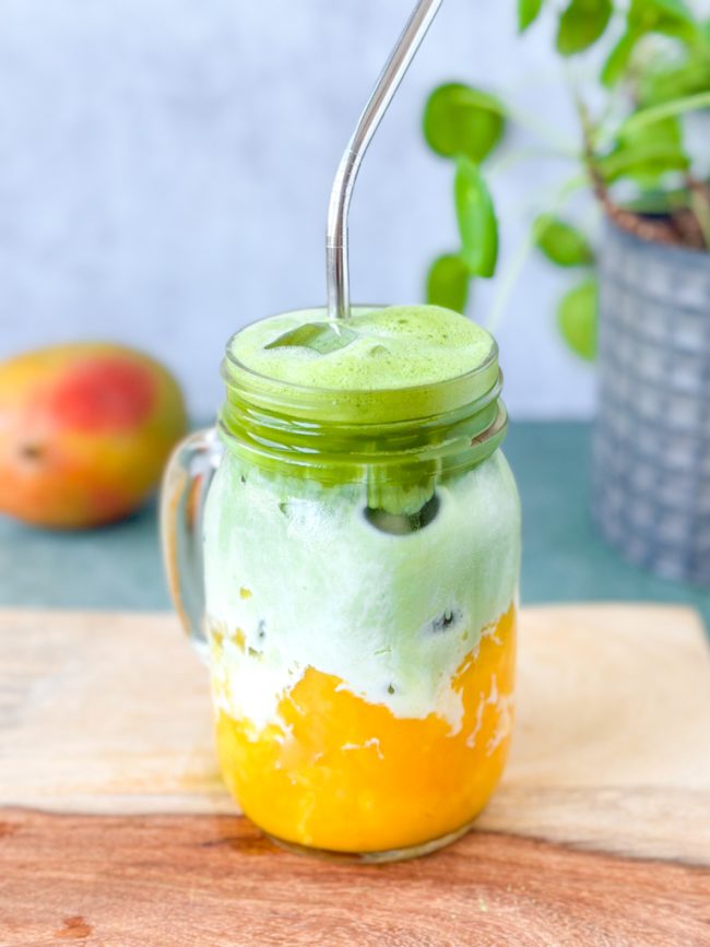 Mango Matcha Iced Latte | Recept | Betty's Kitchen