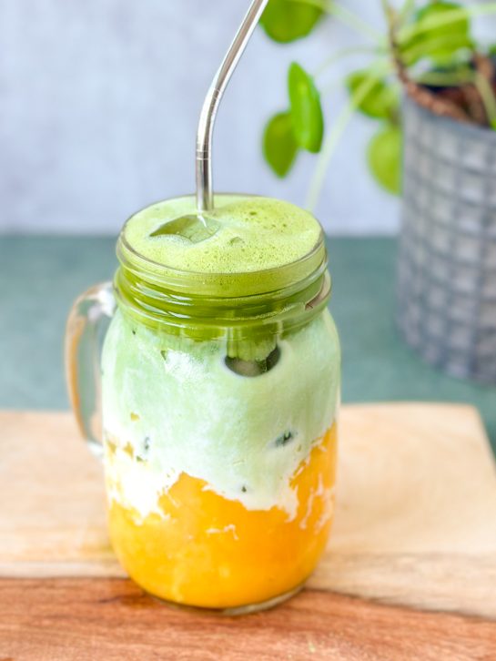 Mango Matcha Iced Latte | Recept | Betty's Kitchen
