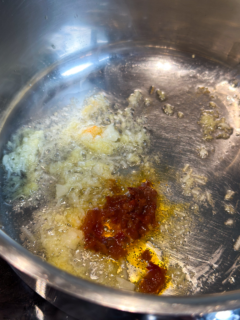 Zelf Pindasaus maken | Recept Betty's Kitchen