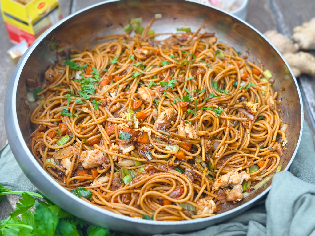 Surinaamse Bami met kip | Betty's Kitchen Betty's Kitchen